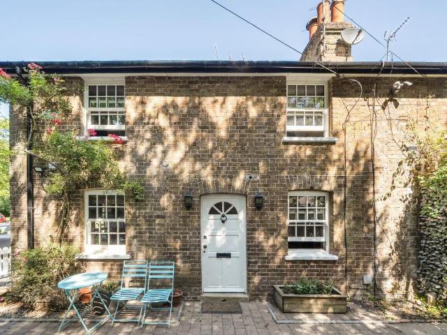 Back Lane, Letchmore Heath WD25, 2 bed property to rent, £1,750 pcm | PrimeLocation
