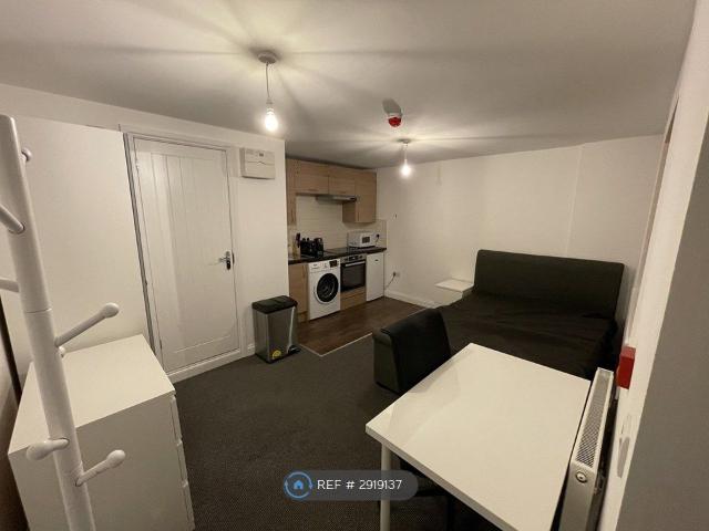 Back Street, Biggleswade SG18, Room to rent, £900 pcm | PrimeLocation
