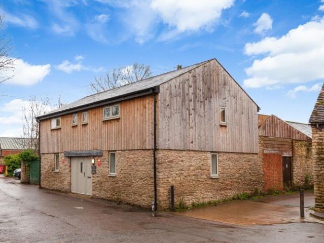 Backway Road, Bicester OX26, 2 bed flat to rent, £1,380 pcm | PrimeLocation