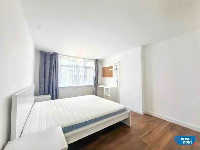 Bacon Lane, Edgware HA8, 2 bed maisonette to rent, £1,700 pcm | PrimeLocation