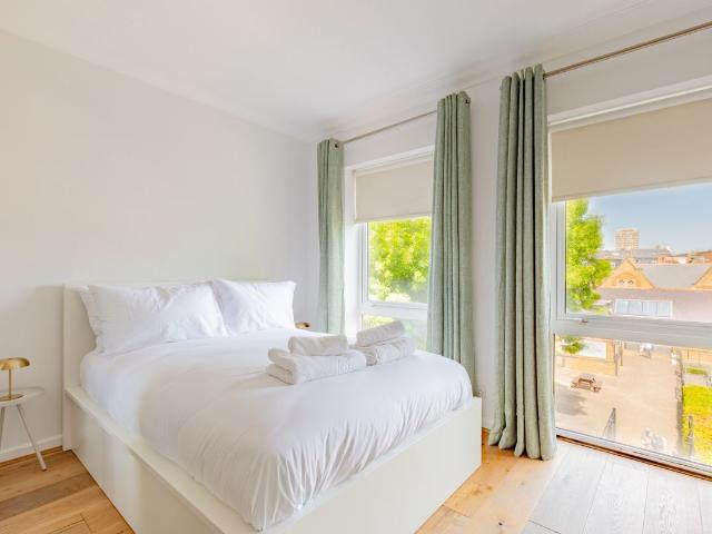 Bacon Street, London E2, 2 bed flat to rent, £3,150 pcm | PrimeLocation