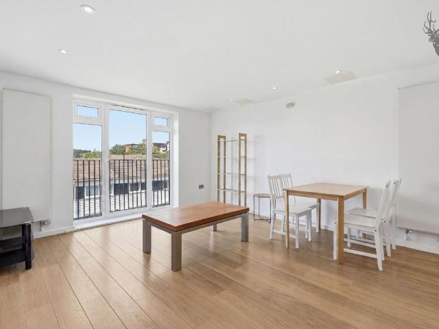 Bacon Street, Shoreditch E2, 2 bed flat to rent, £2,500 pcm | PrimeLocation