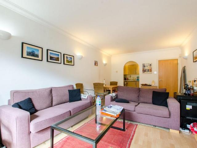 Bacon Street, Shoreditch, London, E2 2 bed flat to rent £4,500 pcm £1,038 pw