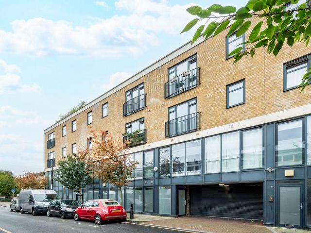 Bacon Street, Shoreditch, London, E2 2 bed flat to rent £4,500 pcm £1,038 pw