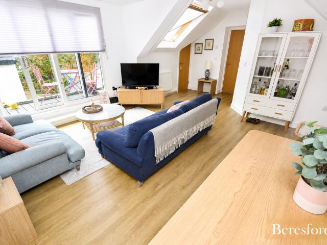 Baddow Road, CM2 2 bed apartment to rent £1,695 pcm £391 pw