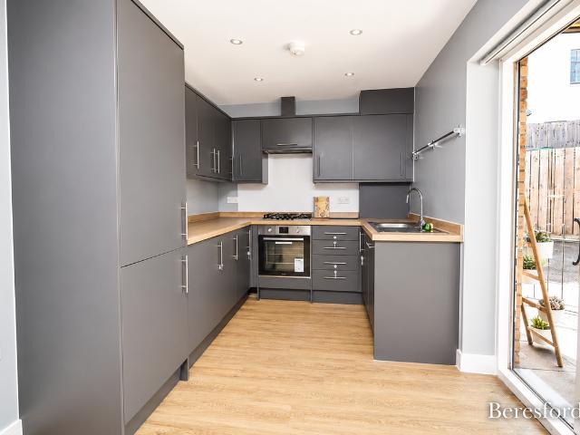Baddow Road CM2, 2 bed flat to rent, £1,450 pcm | PrimeLocation