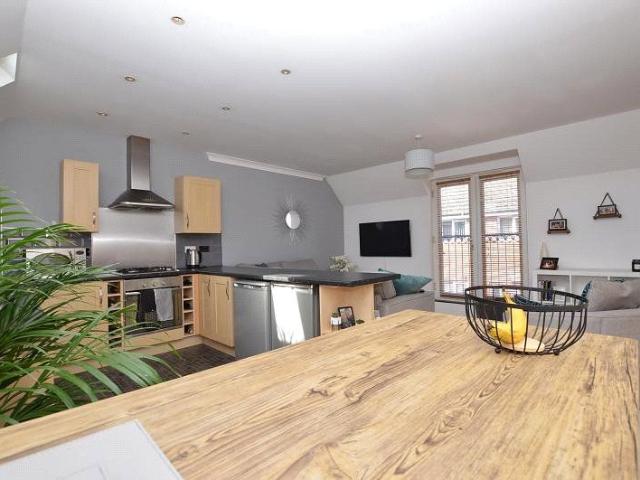 Baden Powell Close, Chelmsford CM2, 2 bed flat to rent, £1,450 pcm | PrimeLocation