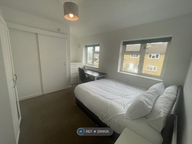 Badgers Close, Stevenage SG1, Room to rent, £900 pcm | PrimeLocation