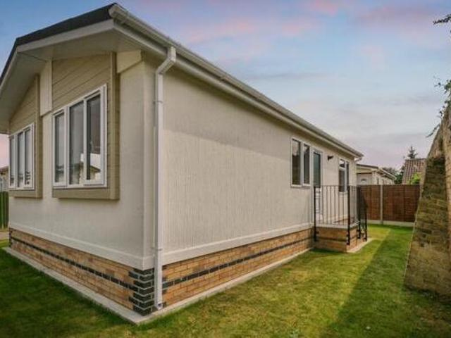 Badgers Holt, Longstanton, 2 Bedroom Park