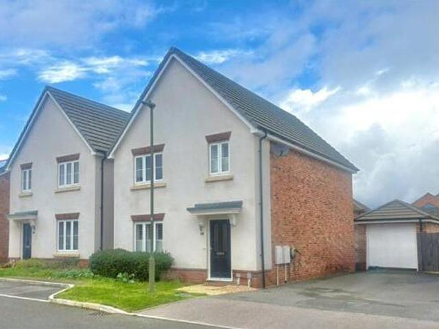 Badshot Lea, Bartlett Avenue, Farnham, 4 Bedroom Detached