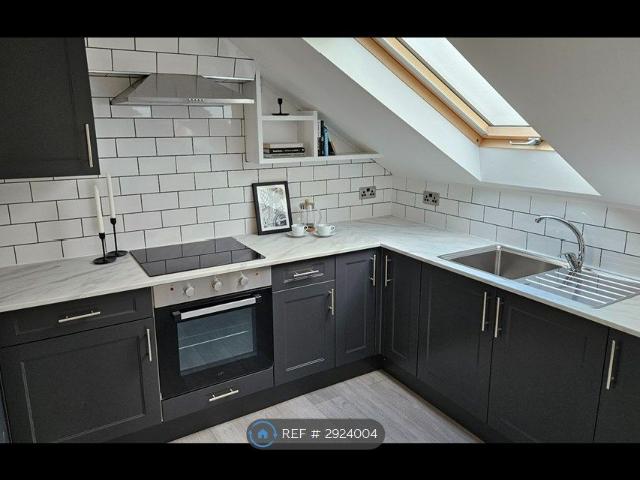 Badshot Lea Road, Badshot Lea, Farnham GU9, Studio to rent, £900 pcm | PrimeLocation