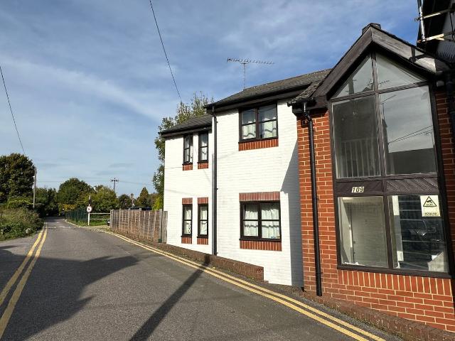 Badshot Lea Road, Badshot Lea, Farnham GU9, 1 bed flat to rent, £900 pcm | PrimeLocation