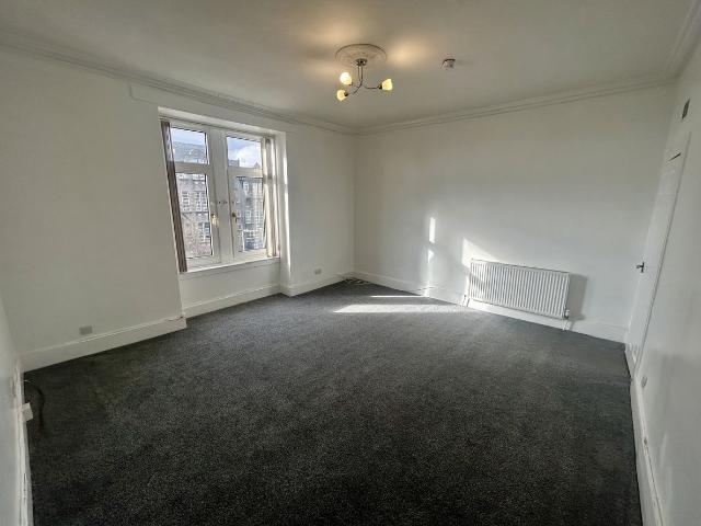 Baffin Street, Dundee DD4, 2 bed flat to rent, £750 pcm | PrimeLocation