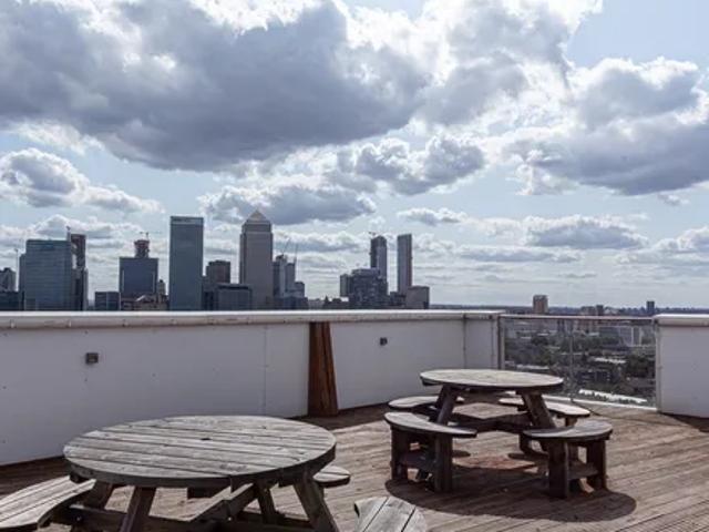 Bagel Eats, 120 132 Chrisp Street, London, E14 6NL, United Kingdom | Room for rent #166566630 | Rentberry