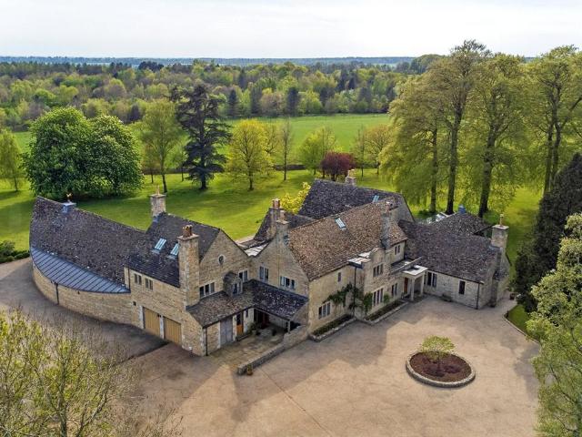 Bagendon, Cirencester. 6 bed detached house to rent £16,500 pcm £3,808 pw