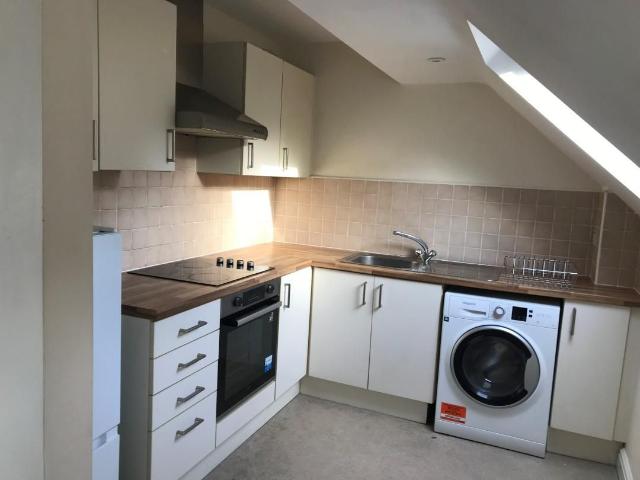 Bagley Lane, Farsley, Pudsey LS28, 2 bed flat to rent, £925 pcm | PrimeLocation