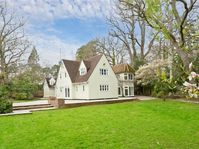 Bagshot Road, Ascot, Berkshire, SL5 4 bed detached house to rent £7,500 pcm £1,731 pw