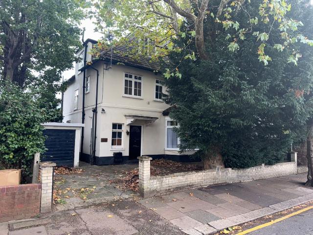 Bagshot Road, Enfield EN1, 4 bed detached house to rent, £2,500 pcm | PrimeLocation