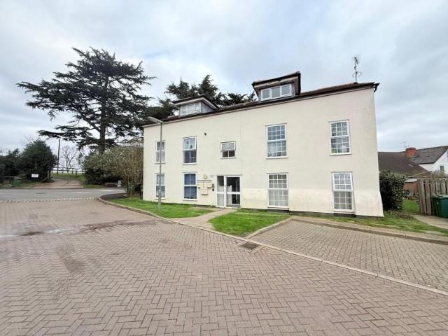 Bagshot 2 bed apartment to rent £1,260 pcm £291 pw