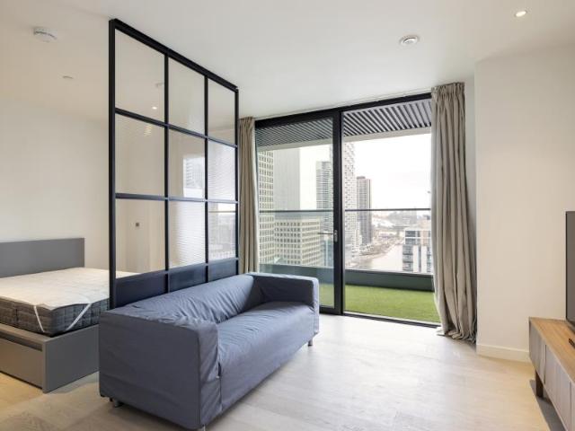 Bagshaw Building, London E14 Studio to rent £2,470 pcm £570 pw