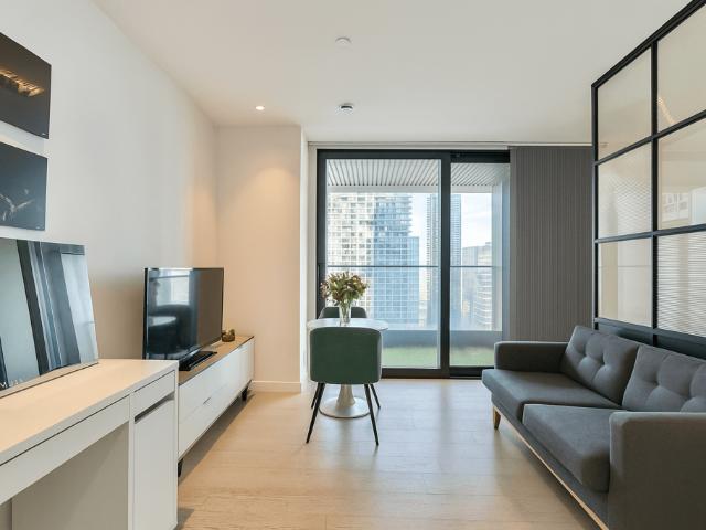 Bagshaw Building, 1 Wards Place. Studio to rent £2,500 pcm £577 pw