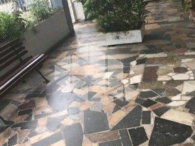 Baixou o preço.Apartamento tipo casa térreo e com garagem entre os bairros Azenha e Medianeira