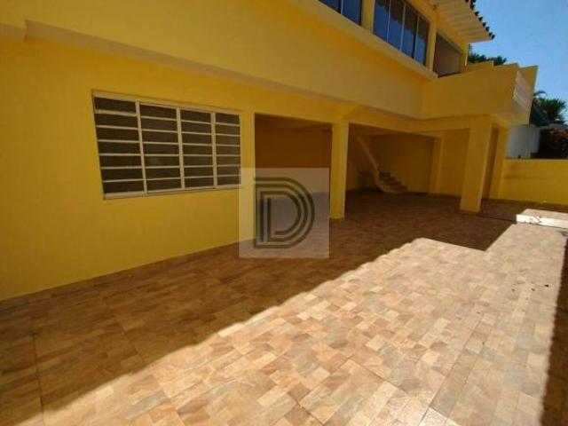 Baixou o preço! Casa térrea à venda, em condomínio no Caxingui, com 390 m²