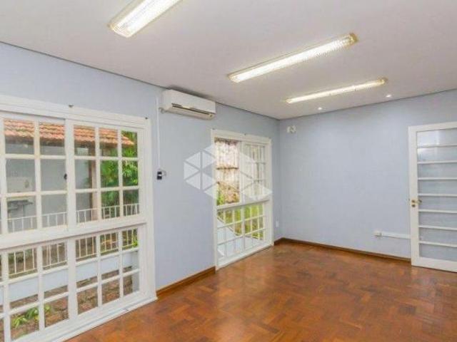 Baixou R$ 120 mil! Casa residencial ou comercial com 06 salas/dormitórios próximo à escola Técnica