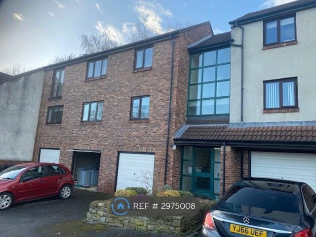 Baildon, Bradford BD17, 2 bed flat to rent, £895 pcm | PrimeLocation