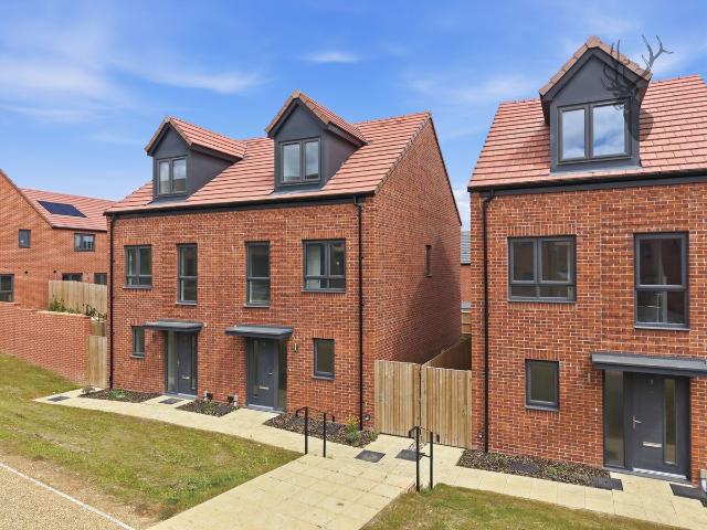 Bailey Close, Bishop's Stortford CM23, 3 bed semi detached house to rent, £2,175 pcm | PrimeLocation