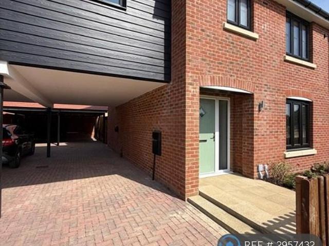 Bailey Drive, Hertfordshire, HP3 4 bed semi detached house to rent £3,150 pcm £727 pw