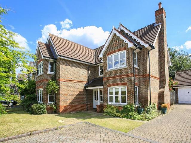 Bainbridge Close, Ham, Richmond, Surrey 4 bed house to rent £5,400 pcm £1,246 pw