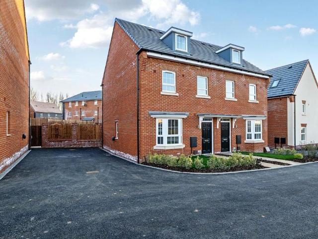 Bairstow Road, Kent ME20 3 bed semi detached house to rent £1,925 pcm £444 pw
