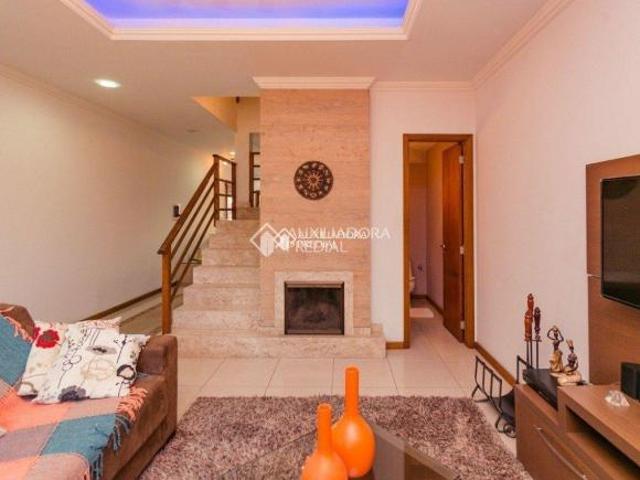 Bairro Ecoville Casa com 208 m2 02 vagas Condominio Taim com Piscina