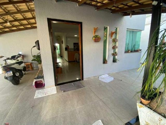 Bairro Europa Casa de 04 quartos, suíte e garagem. Aceita carro e imóvel de menor