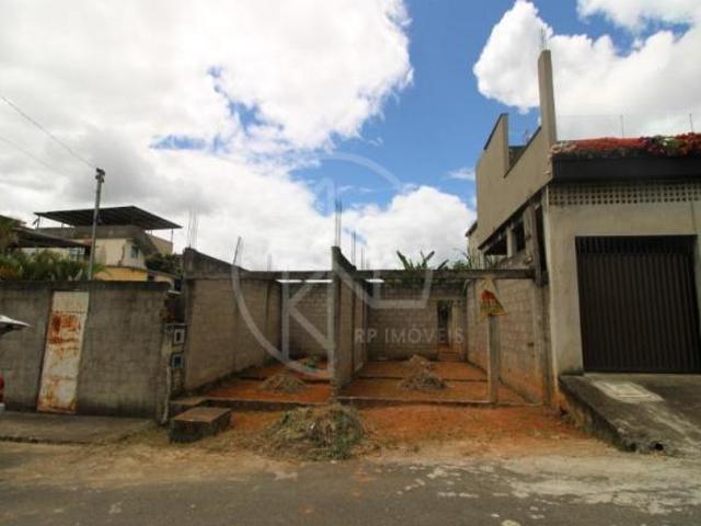 Bairro Parque São Pedro / Lote com 270m² com obra iniciada