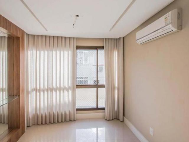 Bairro Petrópolis, apartamento com 02 dormitórios