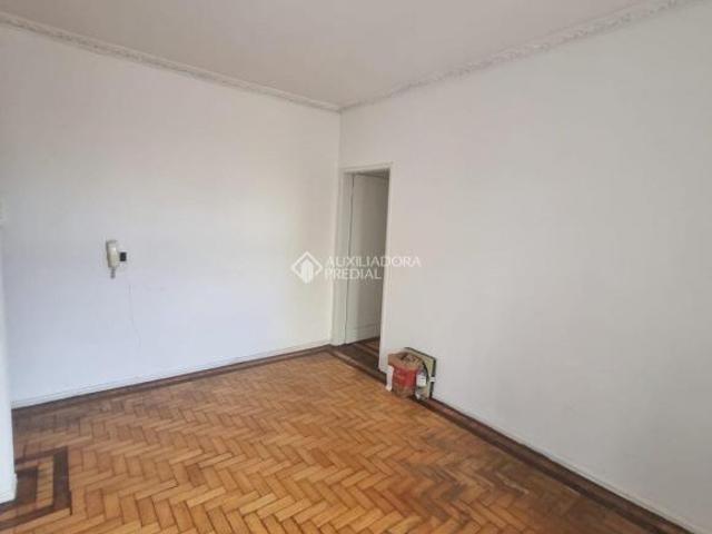 bairro Petrópolis Excelente apartamento de frente, com 3 dormitórios,elevador