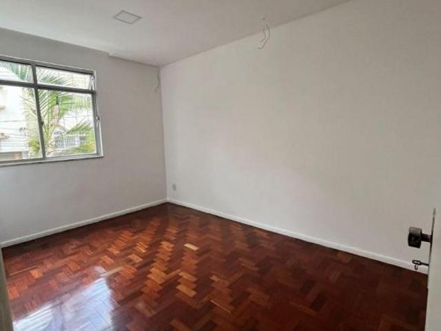 Bairro Vale do Ipê: Ótimo apto 3/4 2 bhs DCE ar. externa um lace escada e gar. numerada