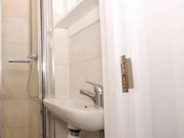 Baker House, Bromley High Street, Bromley by Bow, London, E3 3BN, United Kingdom | Room for rent #154592021 | Rentberry
