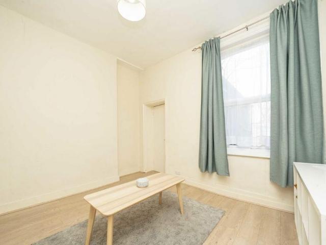 Baker Road, London NW10 1 bed flat to rent £1,700 pcm £392 pw