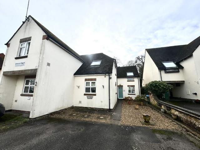 Baker Street, Waddesdon, AYLESBURY 3 bed flat to rent £1,395 pcm £322 pw