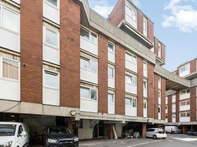 Bakers Field, London N7 4 bed house to rent £3,750 pcm £865 pw