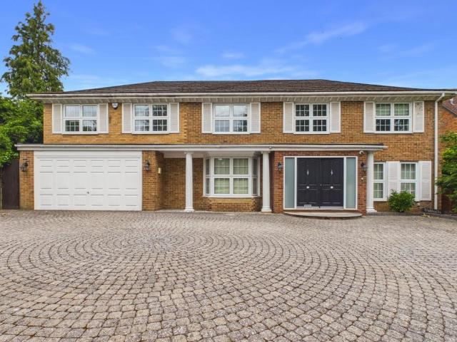Bakers Wood, Denham, Uxbridge. 5 bed detached house to rent £5,200 pcm £1,200 pw