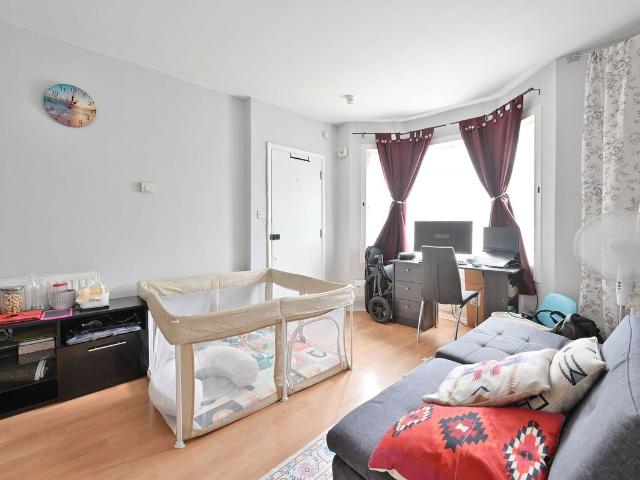 Bakery Mews WD18, Watford, 1 bed flat to rent, £1,200 pcm | PrimeLocation