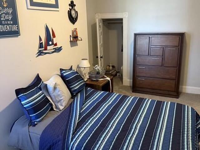 Baltimore Historic Townhouse w/community living room. Comfortable & spacious
