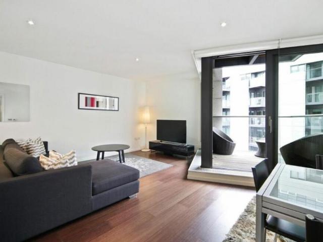 Baltimore Wharf 2 bed apartment to rent £2,752 pcm £635 pw