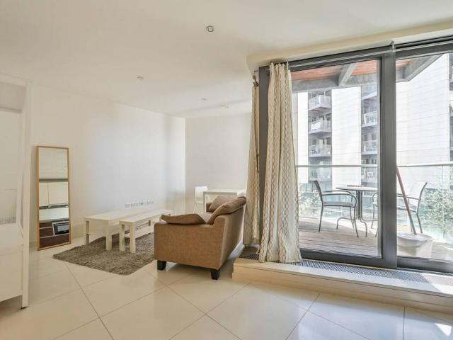 Baltimore Wharf, Canary Wharf. Studio to rent £2,059 pcm £475 pw
