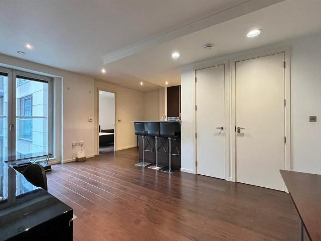 Baltimore Wharf, Canary Wharf. 1 bed apartment to rent £2,600 pcm £600 pw