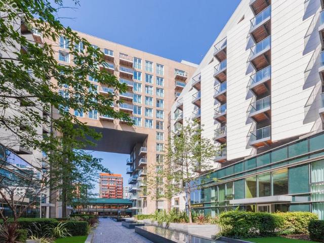 Baltimore Wharf, Docklands, London, E14 1 bed flat to rent £2,600 pcm £600 pw
